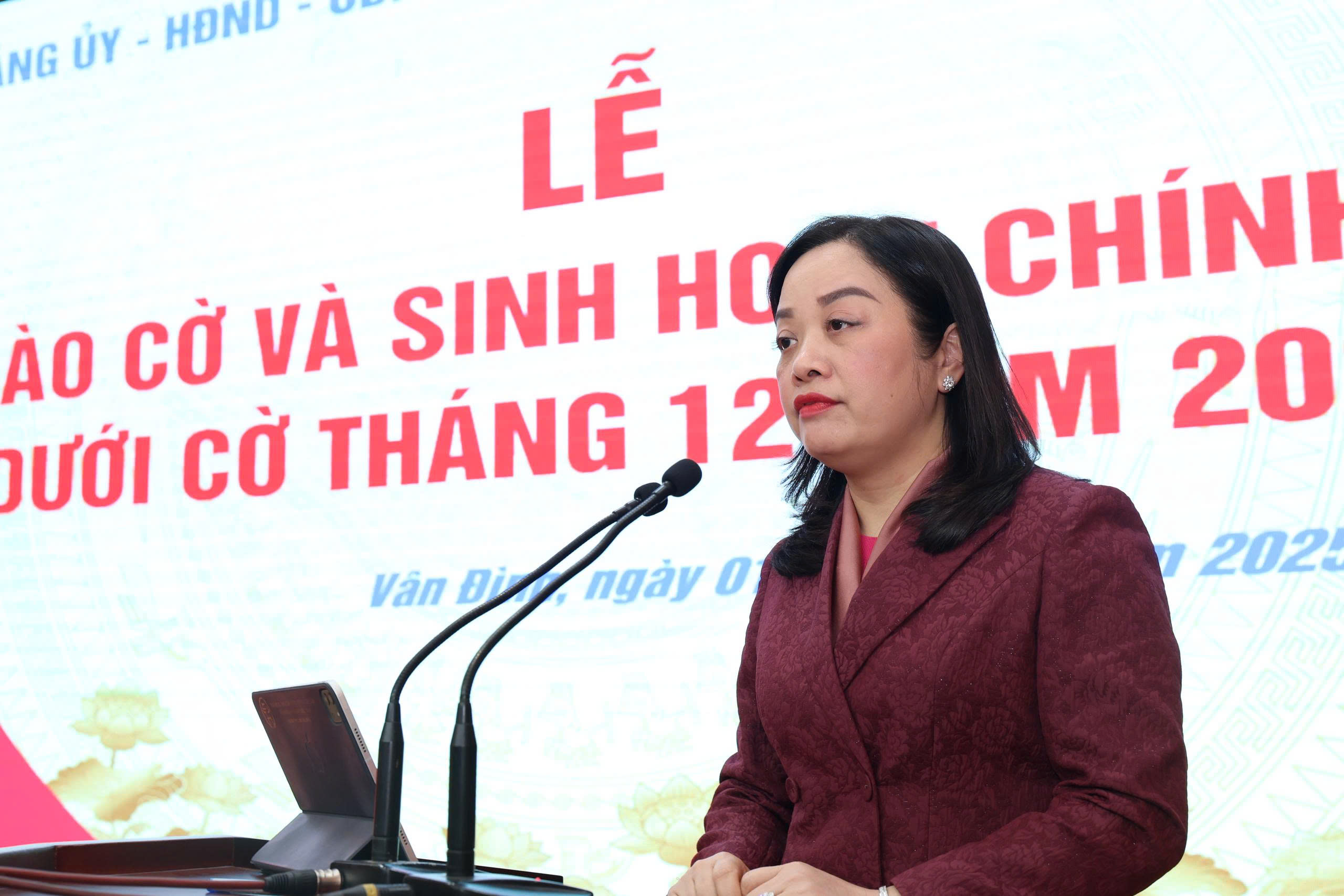 XÃ VÂN ĐÌNH TỔ CHỨC LỄ CHÀO CỜ VÀ SINH HOẠT CHÍNH TRỊ DƯỚI CỜ THÁNG 12/2025