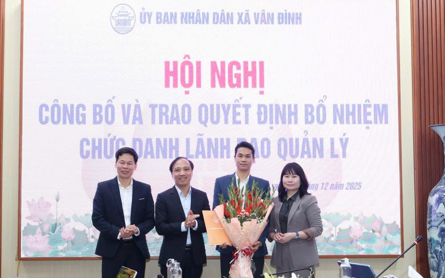 Xã Vân Đình trao Quyết định bổ nhiệm chức danh lãnh đạo, quản lý Phòng ...