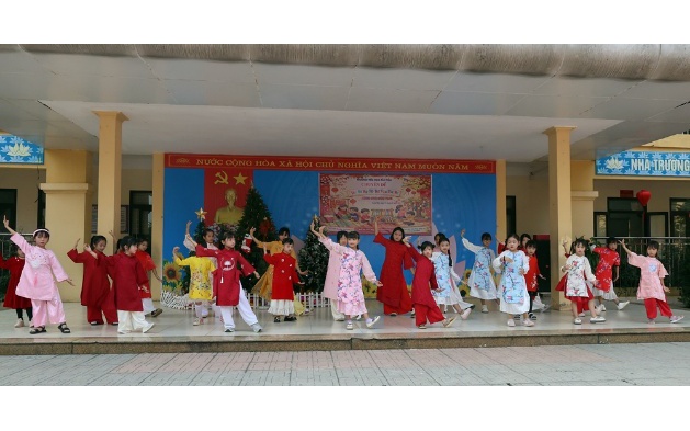 Trường Tiểu học Tân Tiến tổ chức chương trình chuyên đề: “Giữ nét đẹp ...