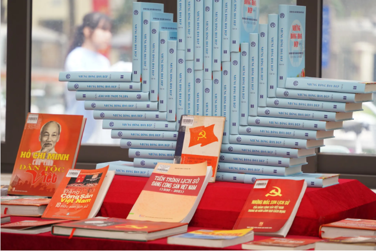 Giới thiệu hơn 300 tài liệu tại trưng bày “Đảng cộng sản Việt Nam – từ ...