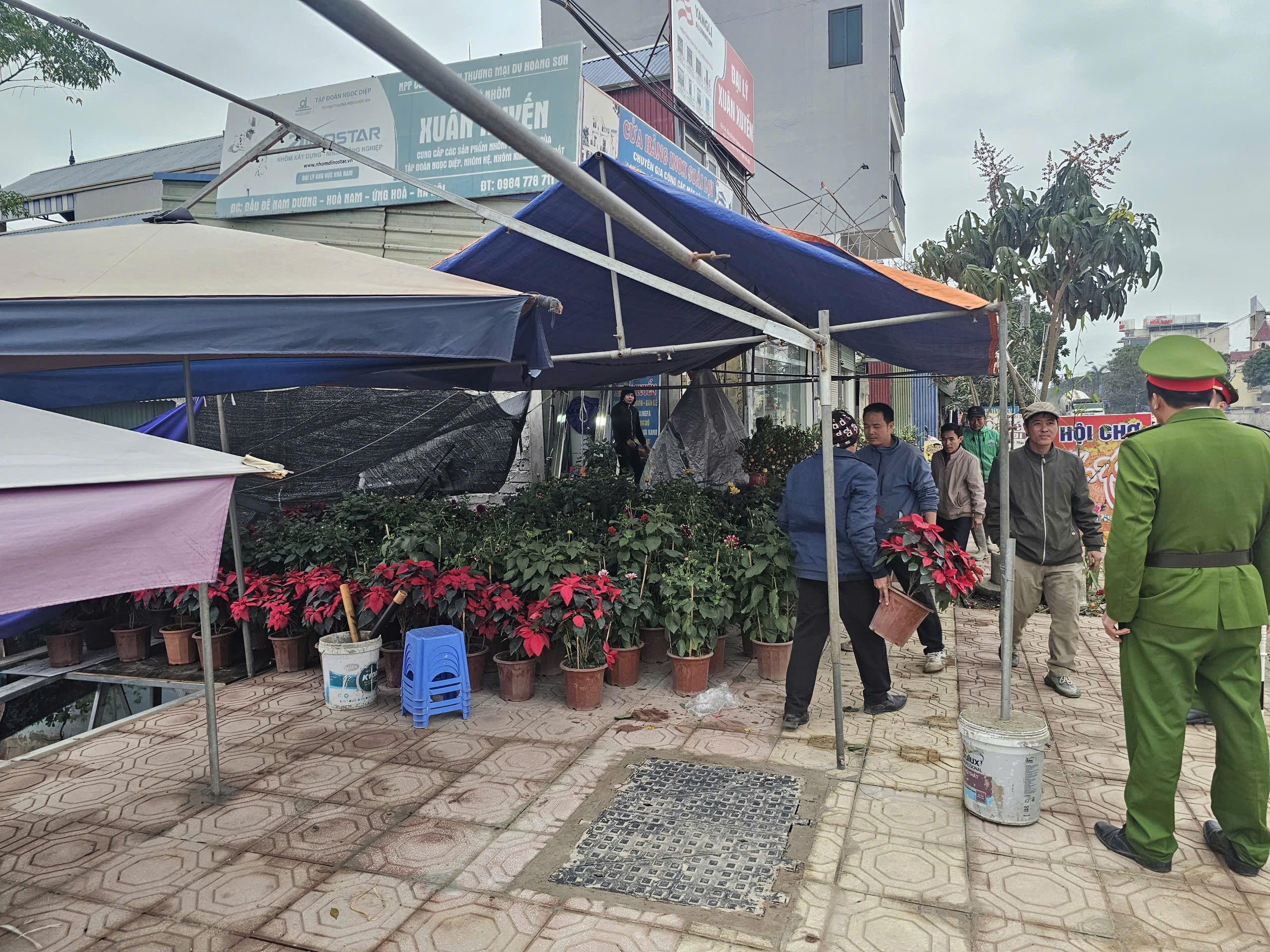 TĂNG CƯỜNG BẢO ĐẢM TRẬT TỰ, AN TOÀN HÀNH LANG GIAO THÔNG PHỤC VỤ NHÂN ...