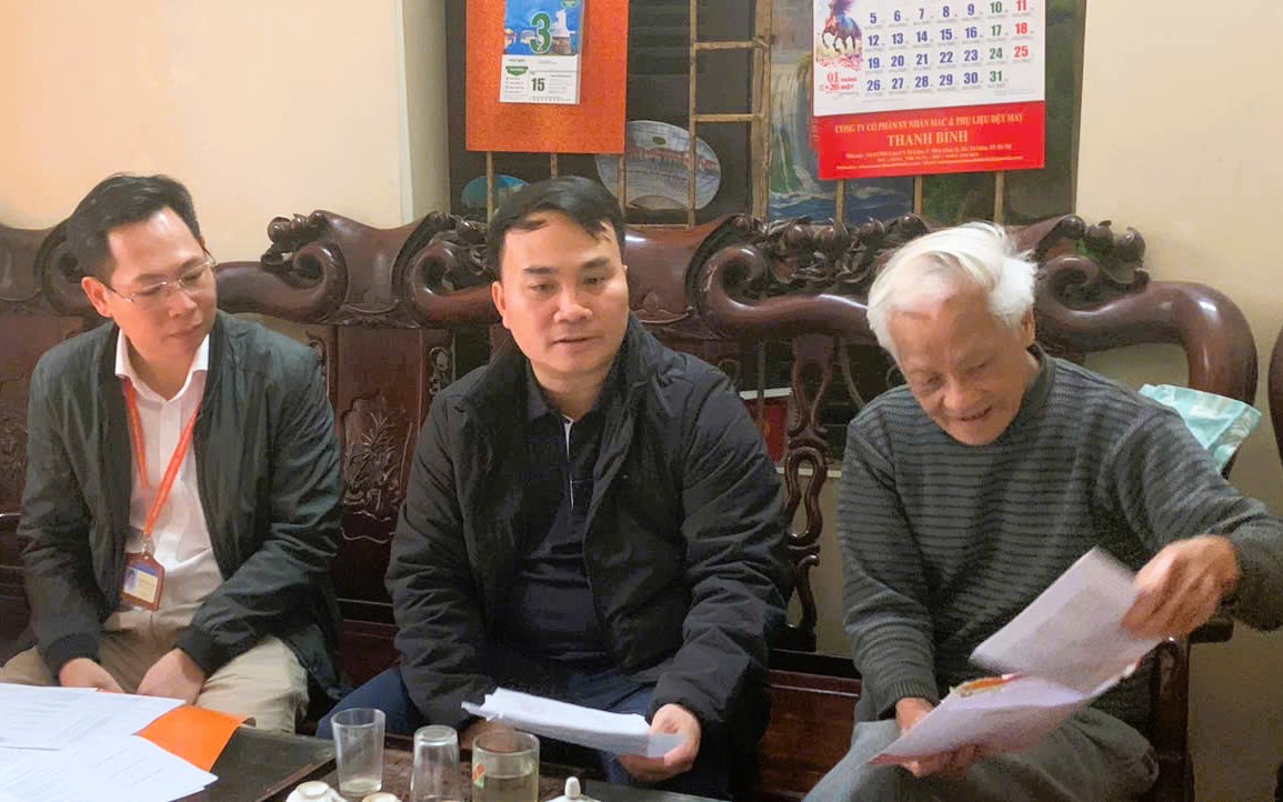 Lãnh đạo phường Tây Tựu trực tiếp gặp gỡ, thuyết phục, vận động hộ gia ...