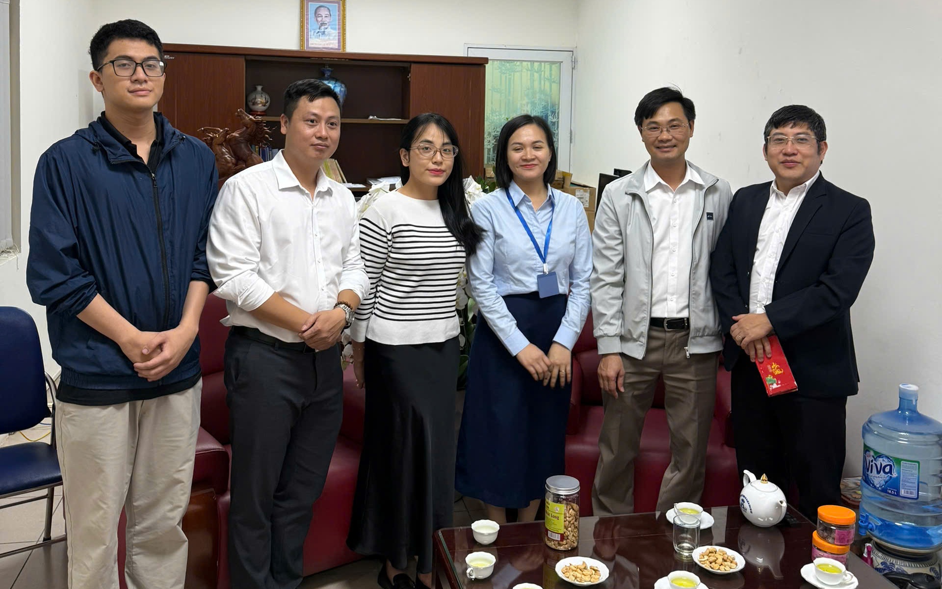 Động viên lực lượng tuyến đầu phục vụ người dân: Lãnh đạo Trung tâm ...