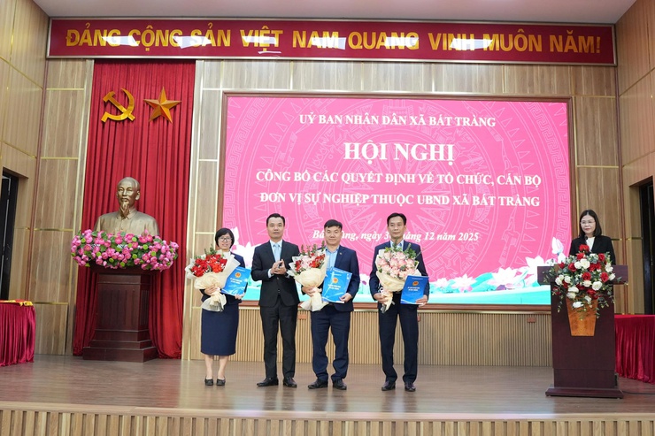 Hội nghị công bố các quyết định tổ chức, cán bộ đơn vị sự nghiệp thuộc ...