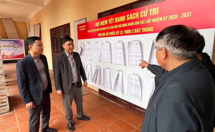 Lãnh đạo UBND xã Bát Tràng kiểm tra công tác chuẩn bị bầu cử và trang ...